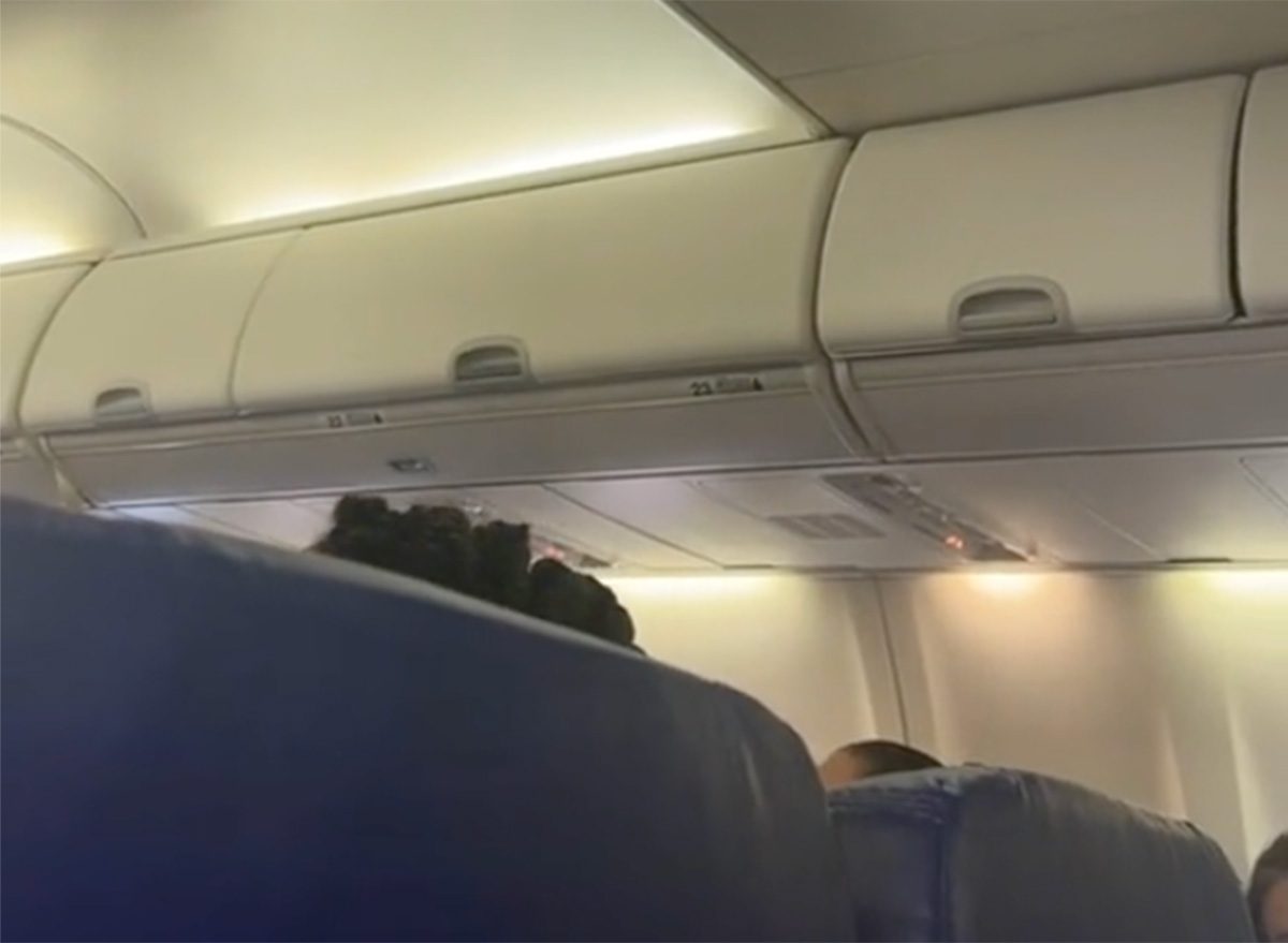 Pilot Threatens to Turn the Plane Around Over Naked Pictures