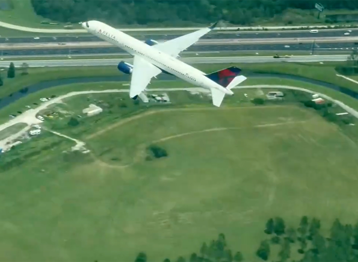 Two Planes Narrowly Escaping Midair Collision in Florida