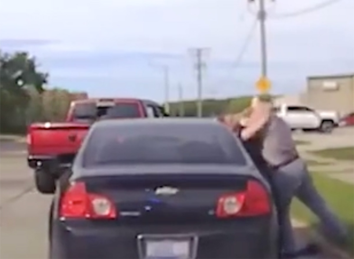 Heroes Rescue of Female Cop Being Attacked by Suspect