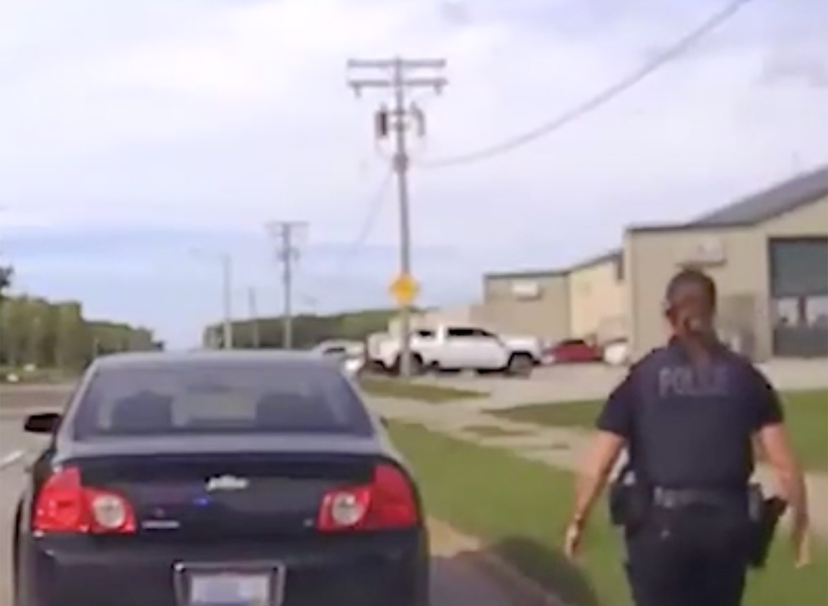 Heroes Rescue of Female Cop Being Attacked by Suspect