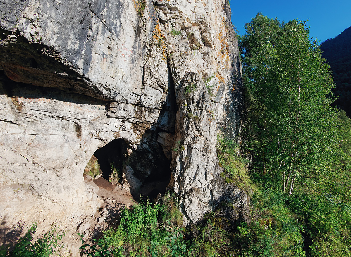 Meet The First Known Neanderthal Family Discovered in Siberia
