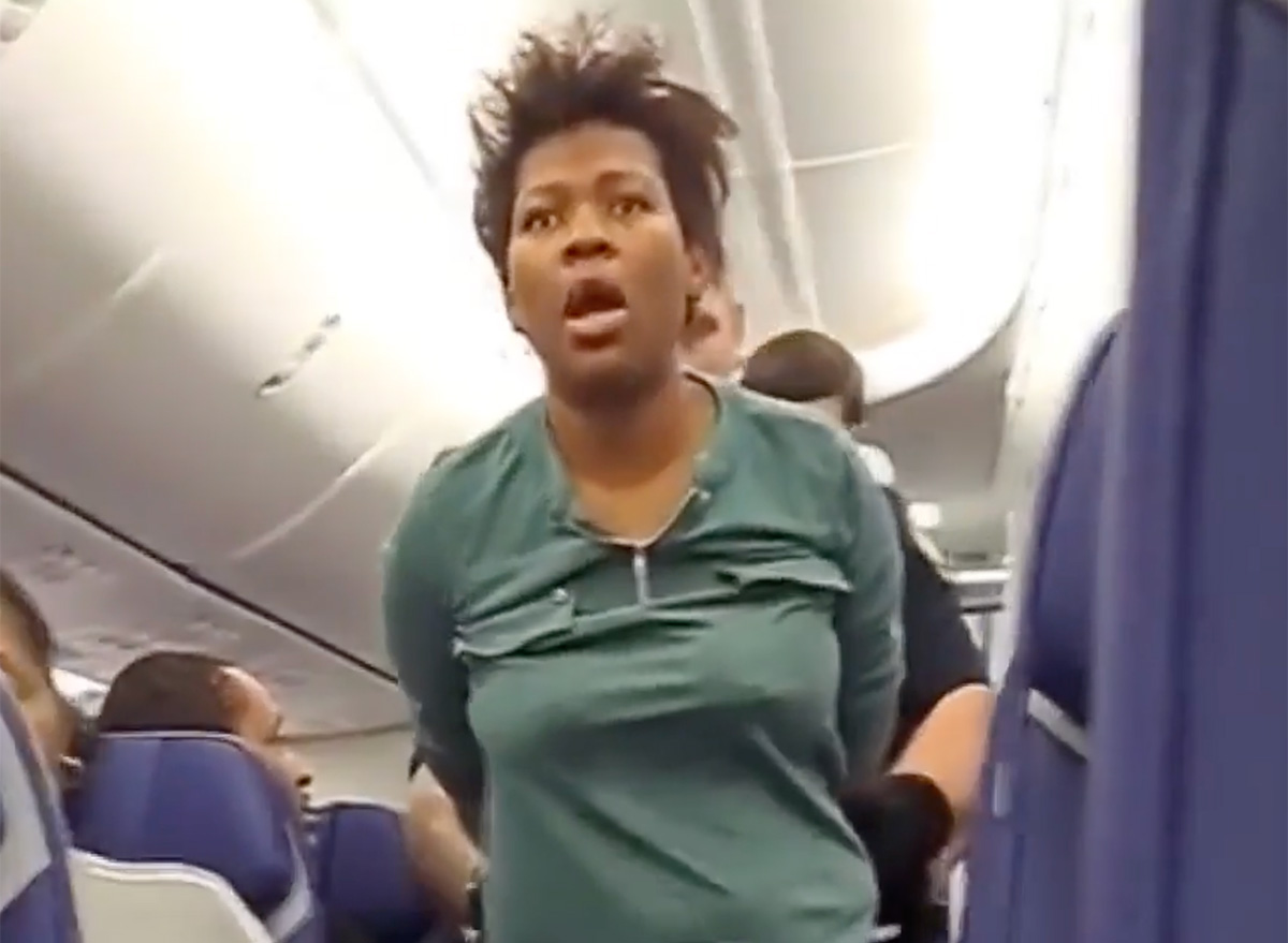 Woman Tried to Open Airplane Door at 37,000 Feet