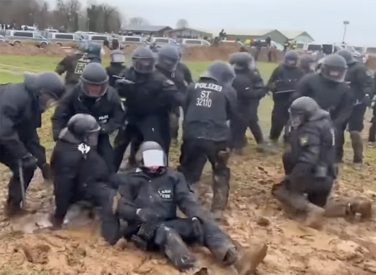 Police Officers Trapped in Mud are Taunted by "Wizard" at Protest
