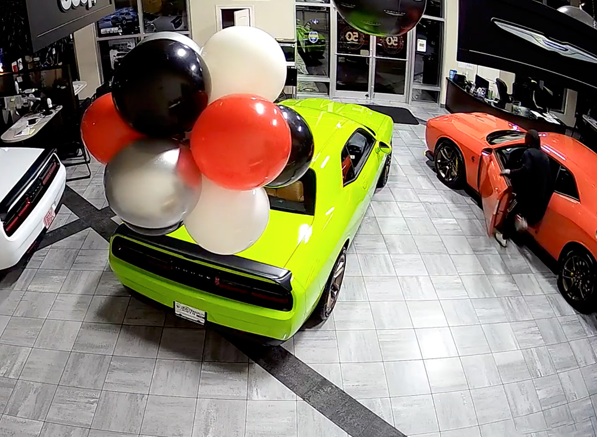Six Dodge Challenger Hellcats Stolen From Dealer in 45 Seconds