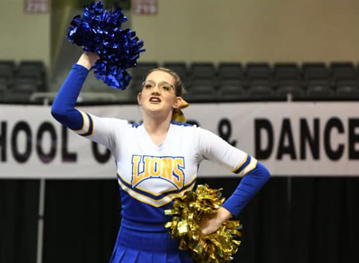 Cheerleader Abandoned by Her Teammates Competes Solo