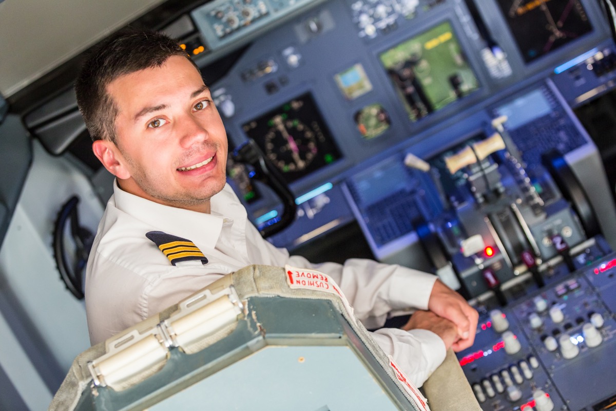 How to Land an Airplane in an Emergency: 22-Step Guide