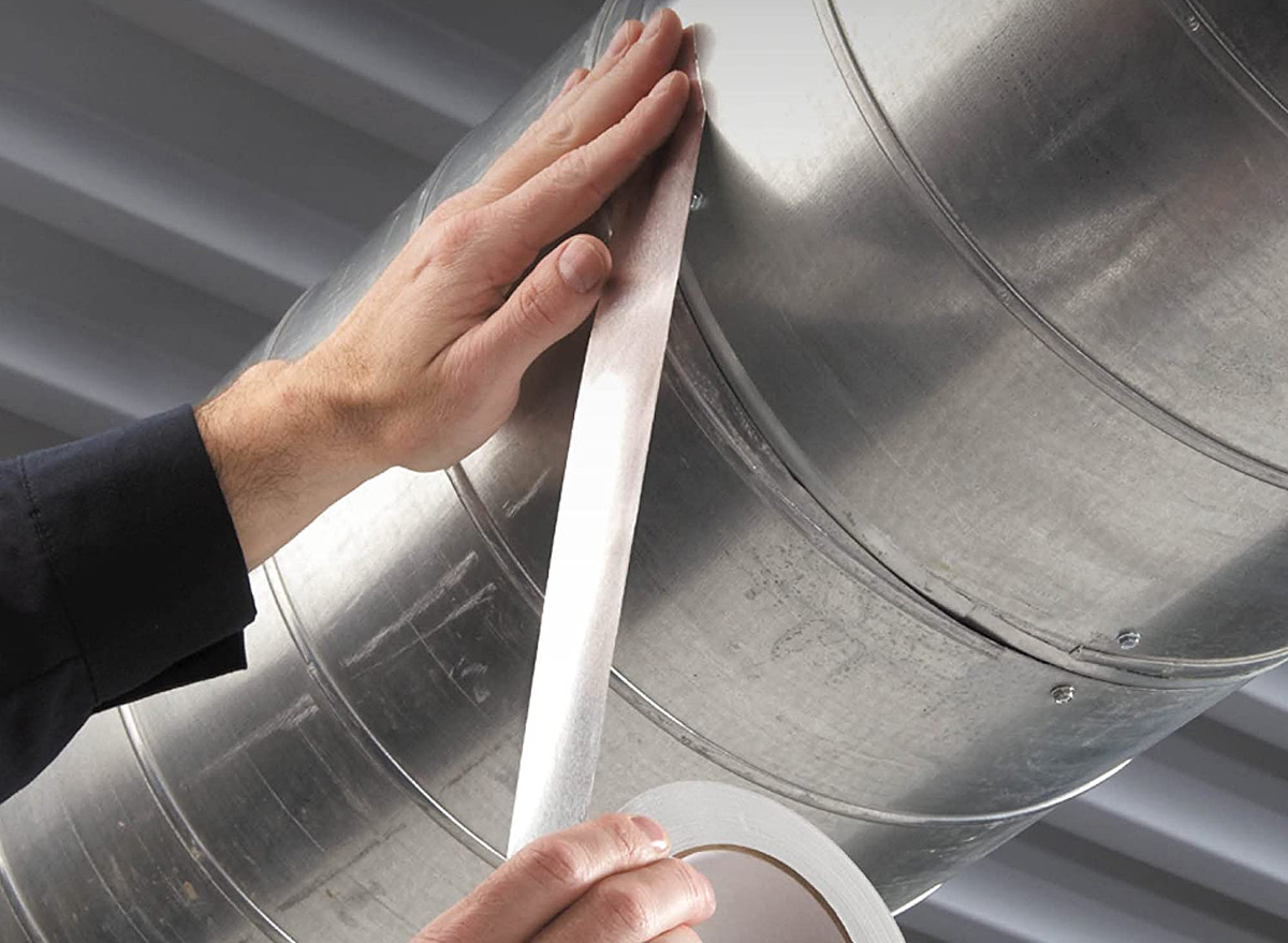 Passenger Catches Spirit Airlines Employee Taping the Wing