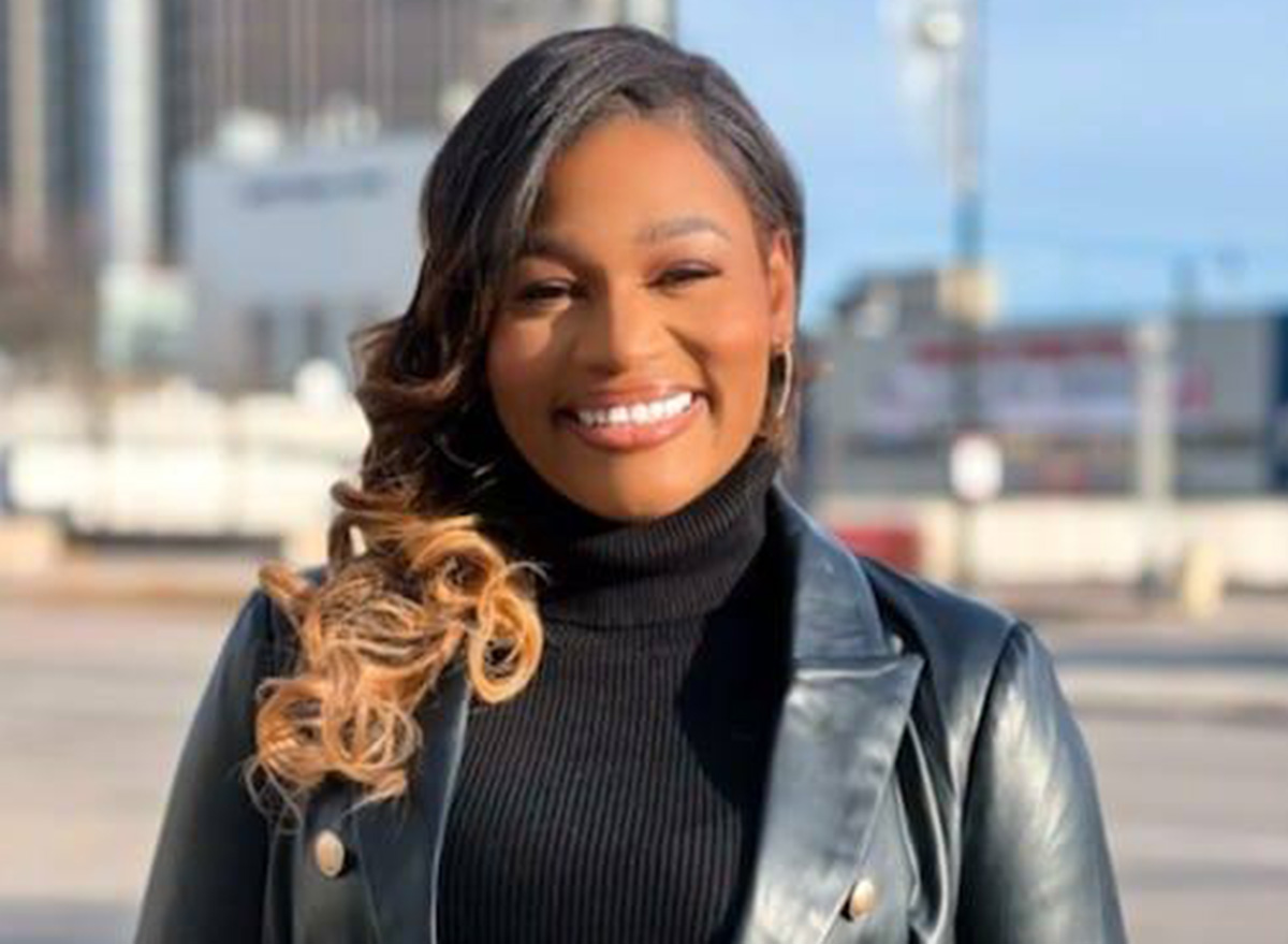 Woman Defends Fiancé’s Marriage Proposal Scrawled on Paper