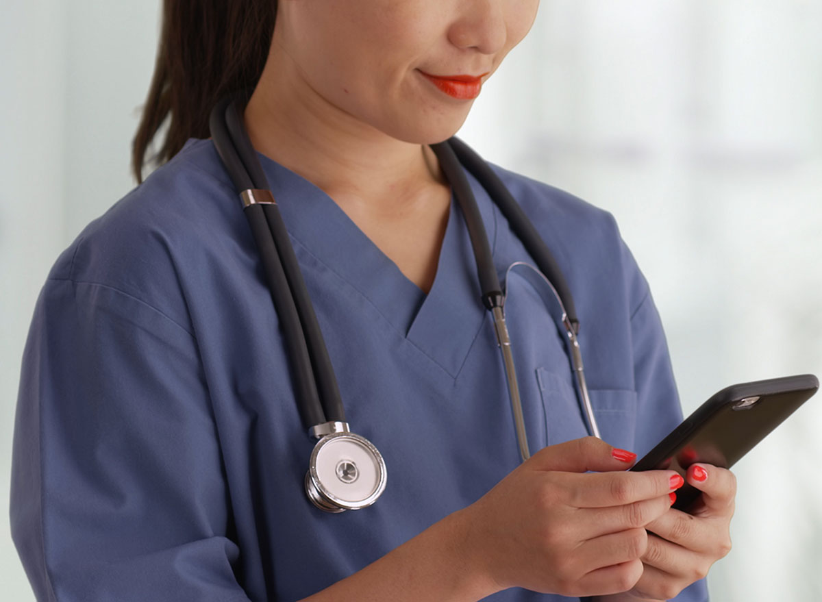 Nurse Cancels Patient's Heart Monitor Alarm to FaceTime Family