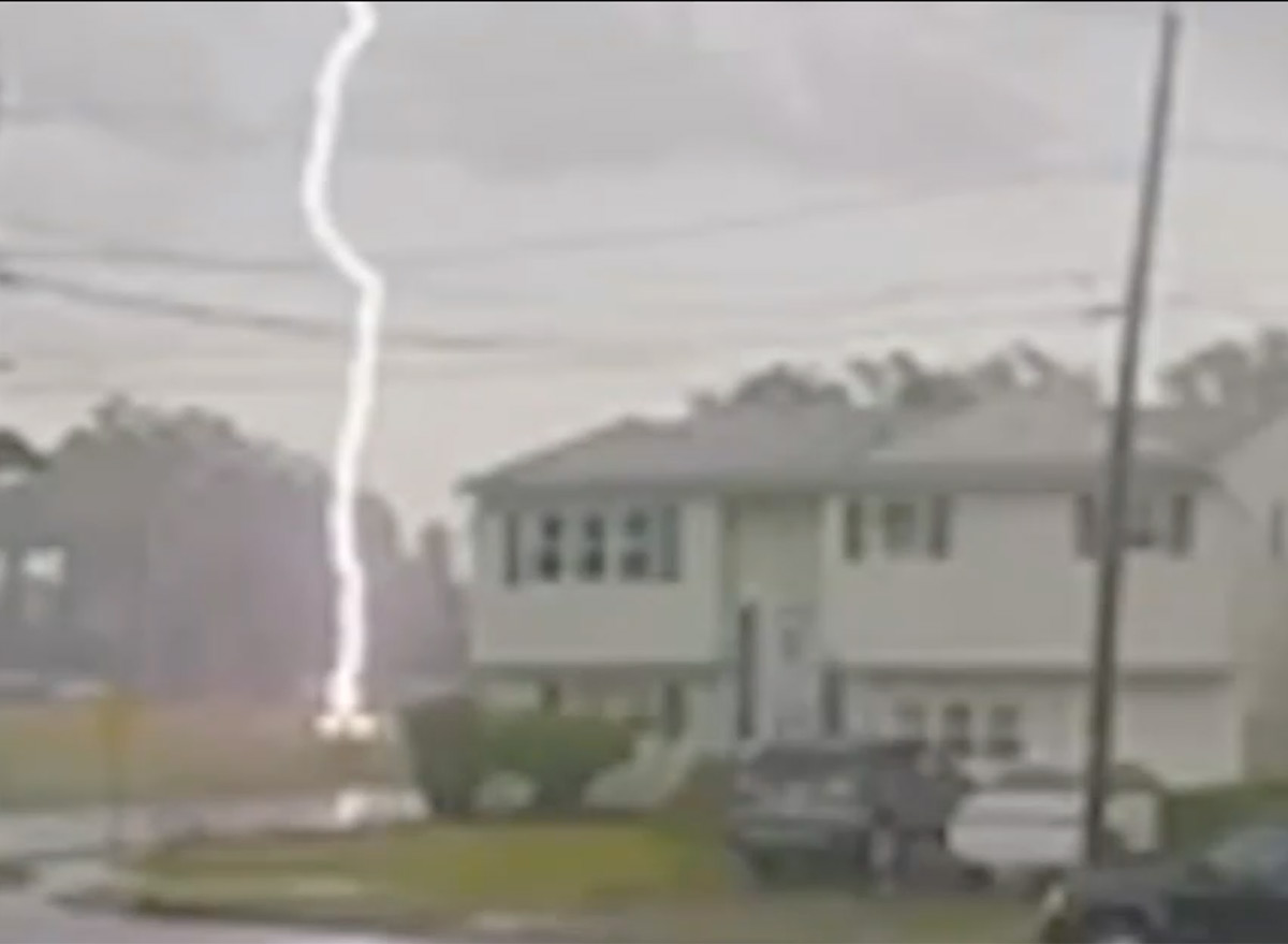 Cop Brings Back Lightning-Struck Worker from the Brink of Death