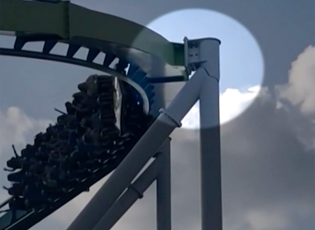 Father Notices Crack in Roller Coaster While Family Was Riding It