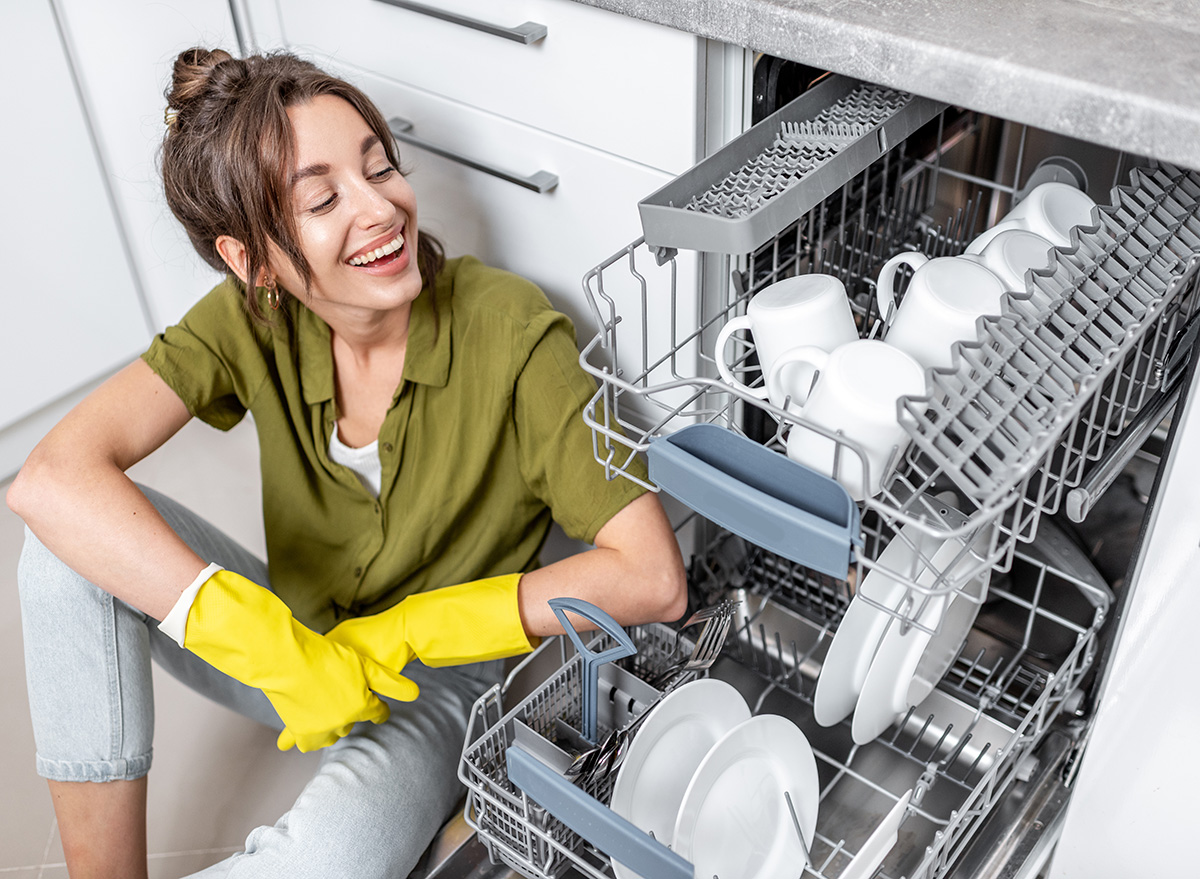 10 Things You Didn't Know You Could Put in Your Dishwasher