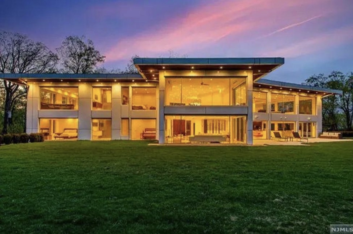 7 Luxurious Features of Aaron Rodgers’ New $9.5M Home