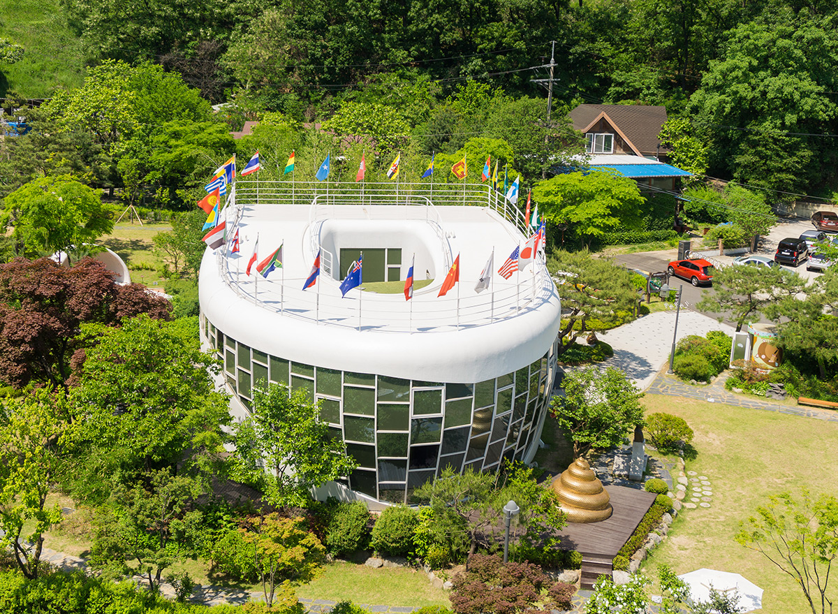 7 Weirdest Homes That Defy Norms