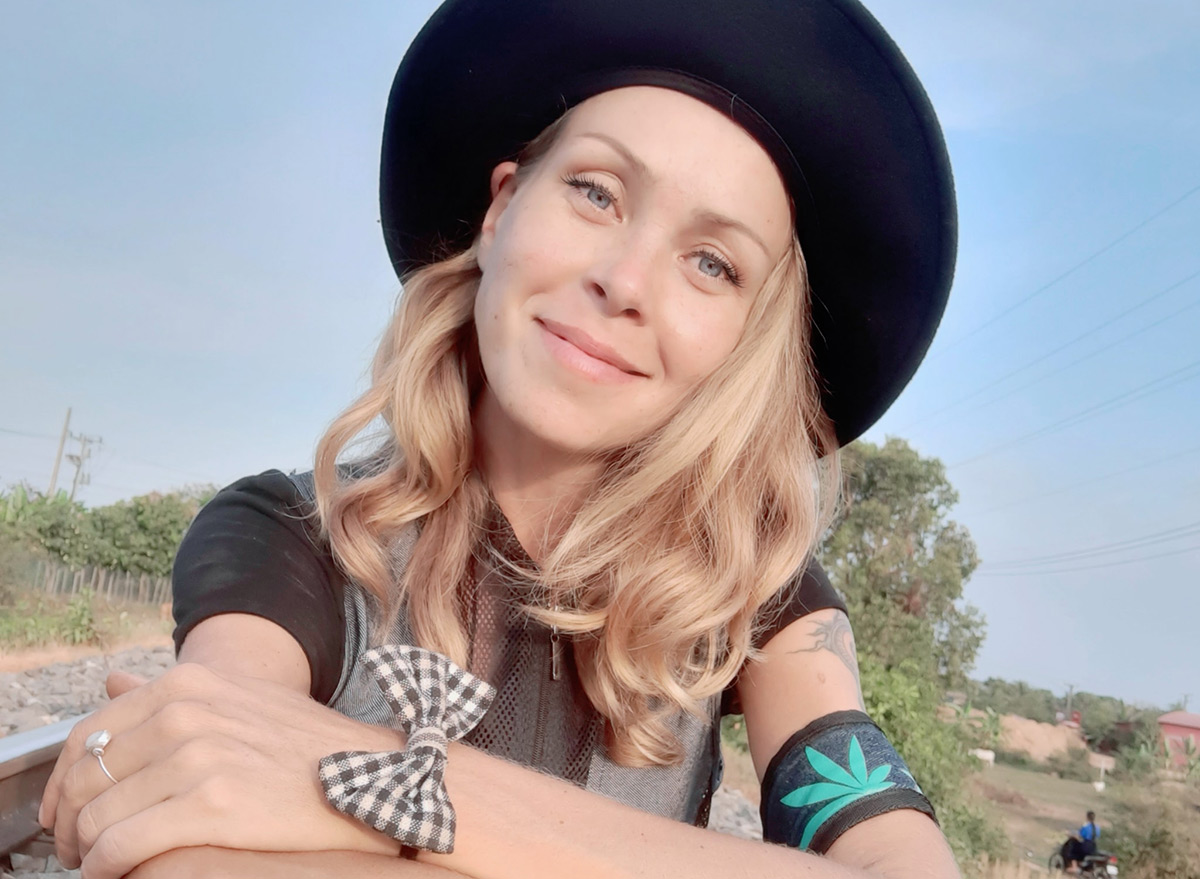 Vegan Influencer Starves After Promoting Raw Tropical Fruit Diet