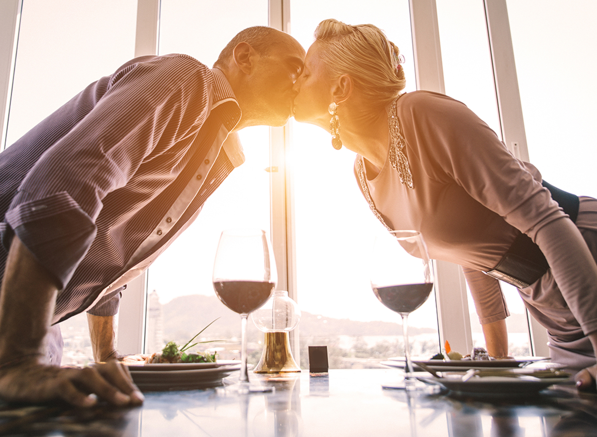 3 Subtle Body Language Signs That Someone Is Into You