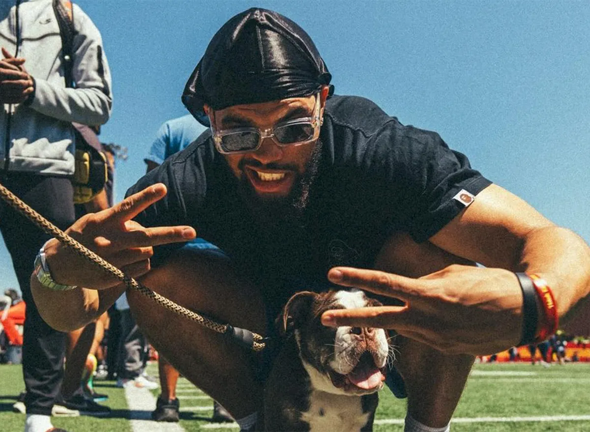 Caleb Williams Cries in Mom’s Arms After Loss