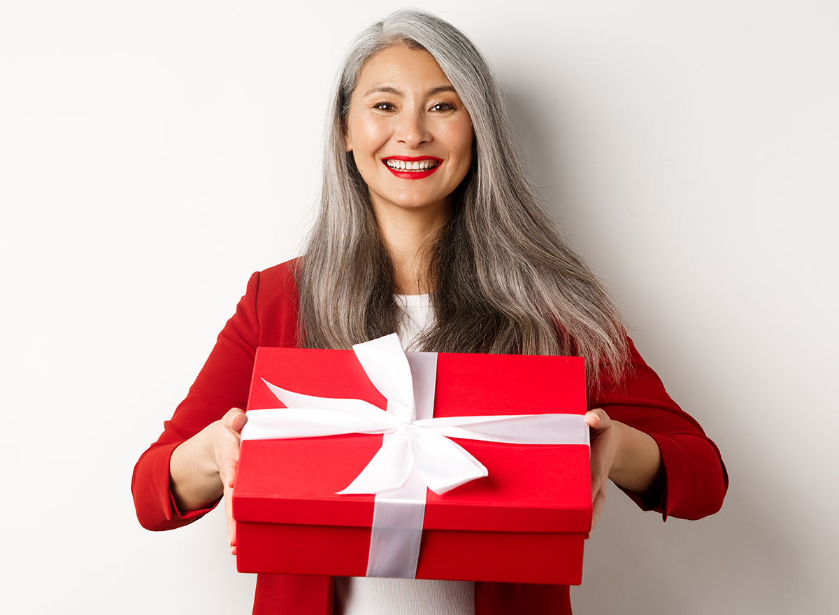 8 Mannerly Behaviors That Still Matter in Today’s Digital World